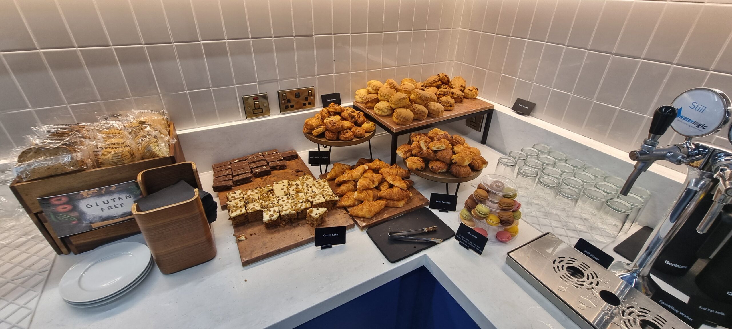 Review: The Liffey Lounge, Dublin Airport Terminal 2 - Wingtips