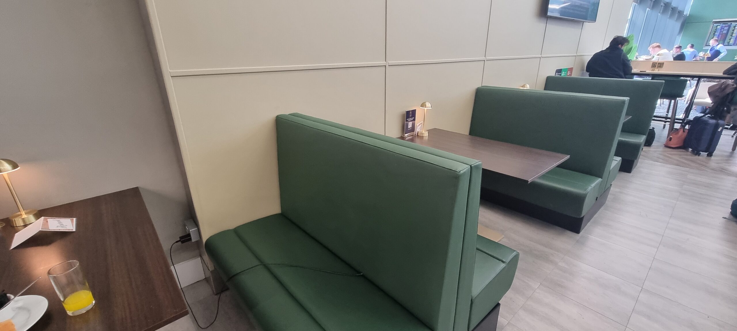 Review: The Liffey Lounge, Dublin Airport Terminal 2 - Wingtips